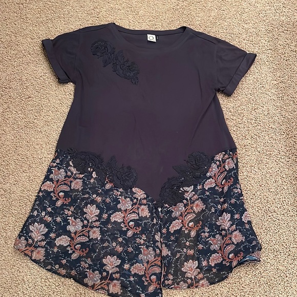 akemi+kin | Tops | Stylish Tshirt To Dress Up Or Dress Down | Poshmark